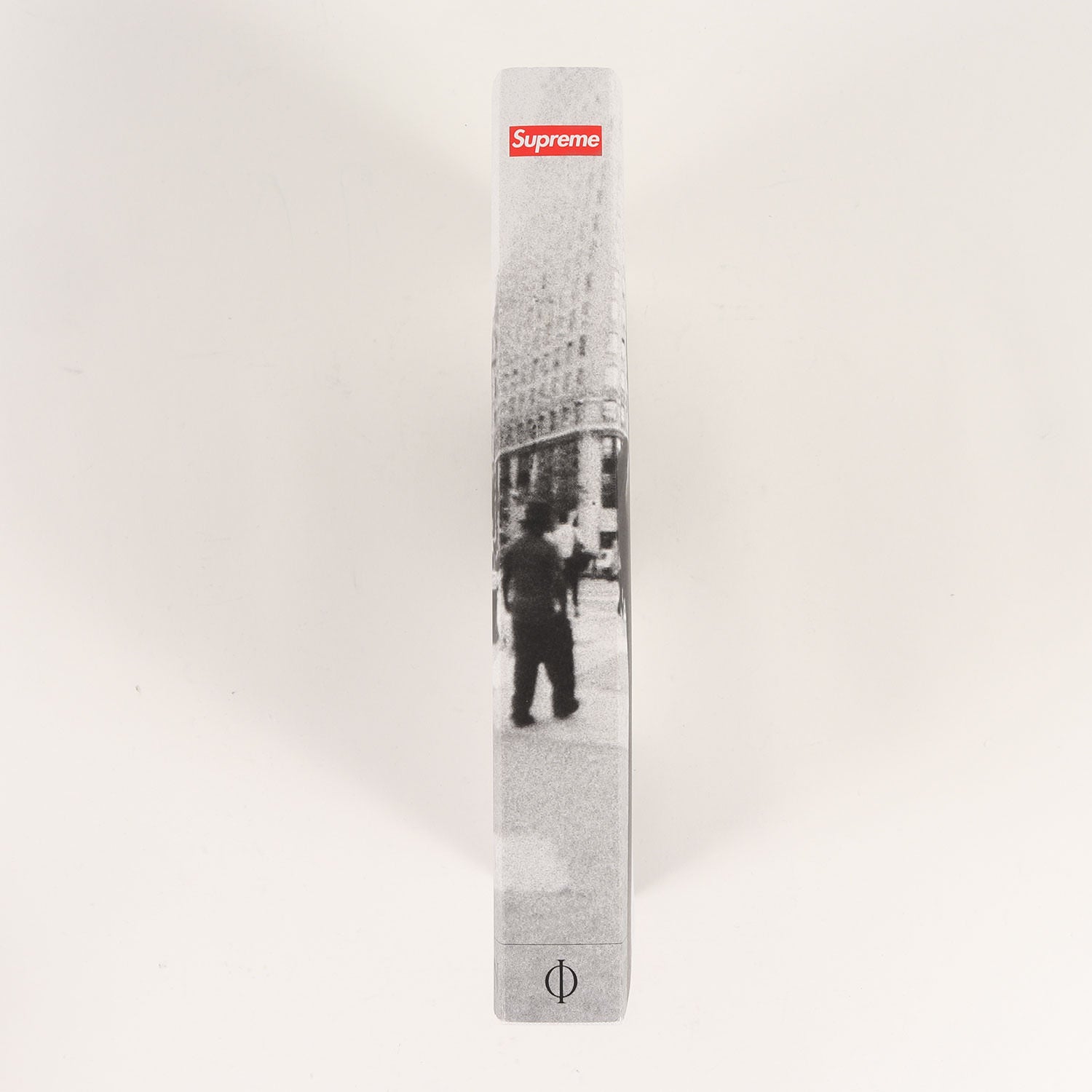 Supreme シュプリーム ビジュアルブック Vol.2 ハードカバー無し (Phaidon Book) 小物 雑貨 インテリア【メンズ】【中古】【新品同様】【K4245】 ビジュアルブック Vol.2 ハードカバー無し(Phaidon Book) - ブランド