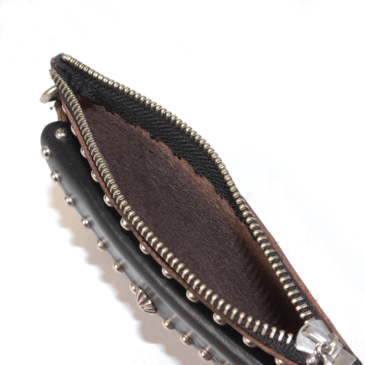 スタッズ付き クロムエクセルレザー ユーティリティポーチ(SHELL & STUDS UTILITY POUCH) - ブランド古着の通販 ...