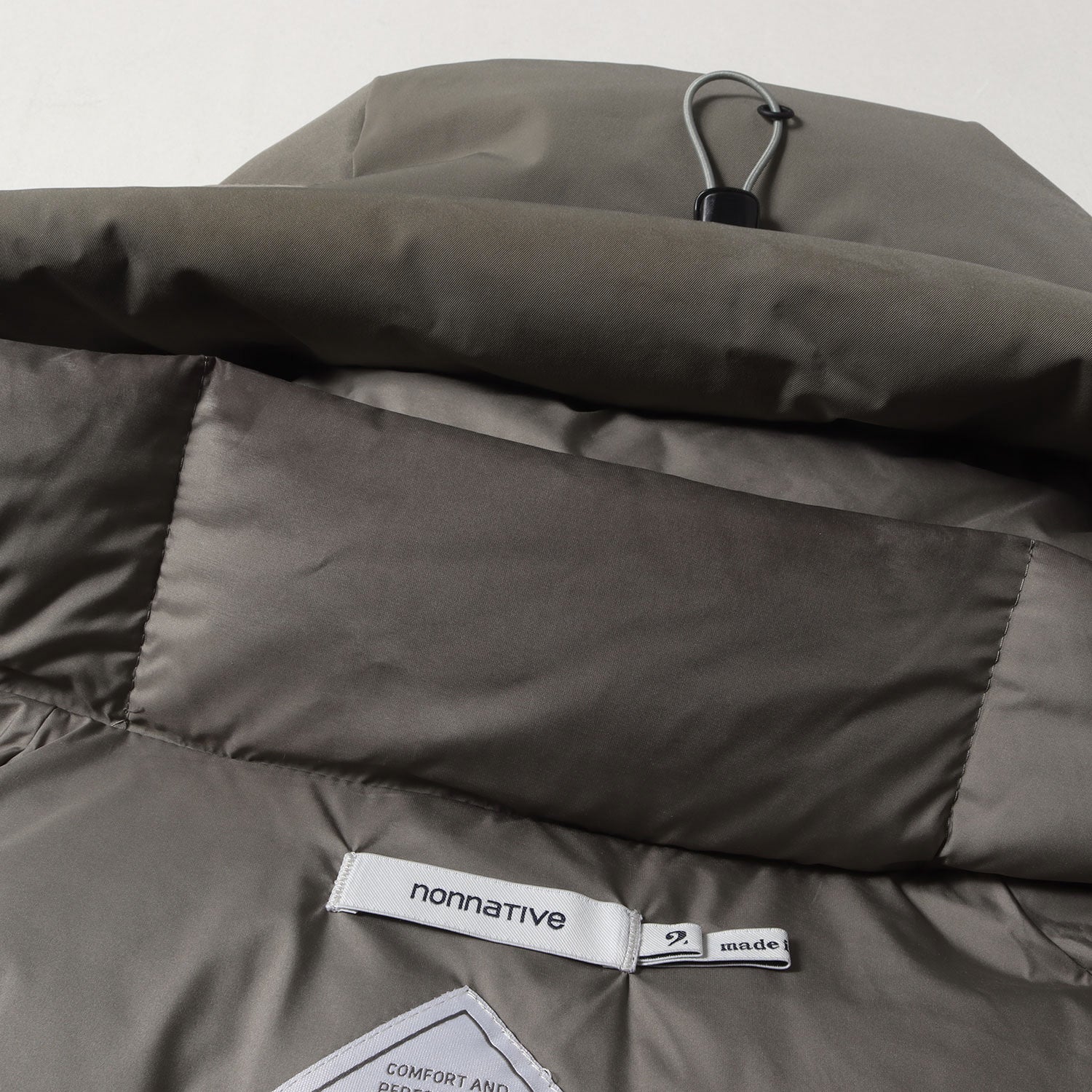 NONNATIVE (ノンネイティブ) 23SS ストレッチ ポリツイル フーデッド ダウンジャケット (ALPINIST DOWN JACKET POLY TWILL STRETCH ...